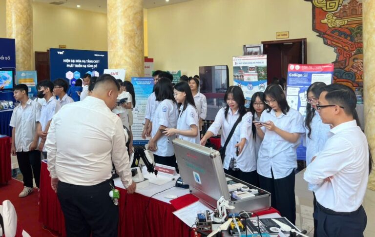 PTIT tham gia triển lãm KHCN nhân ngày Chuyển đổi số năm 2024 của Tỉnh Bắc Giang – PTIT – Quản ...